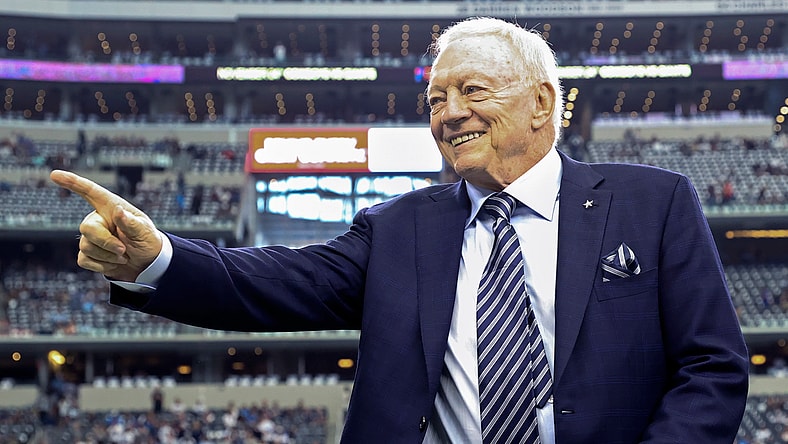 Jerry Jones and his 'blind referee' Halloween costume offends National ...