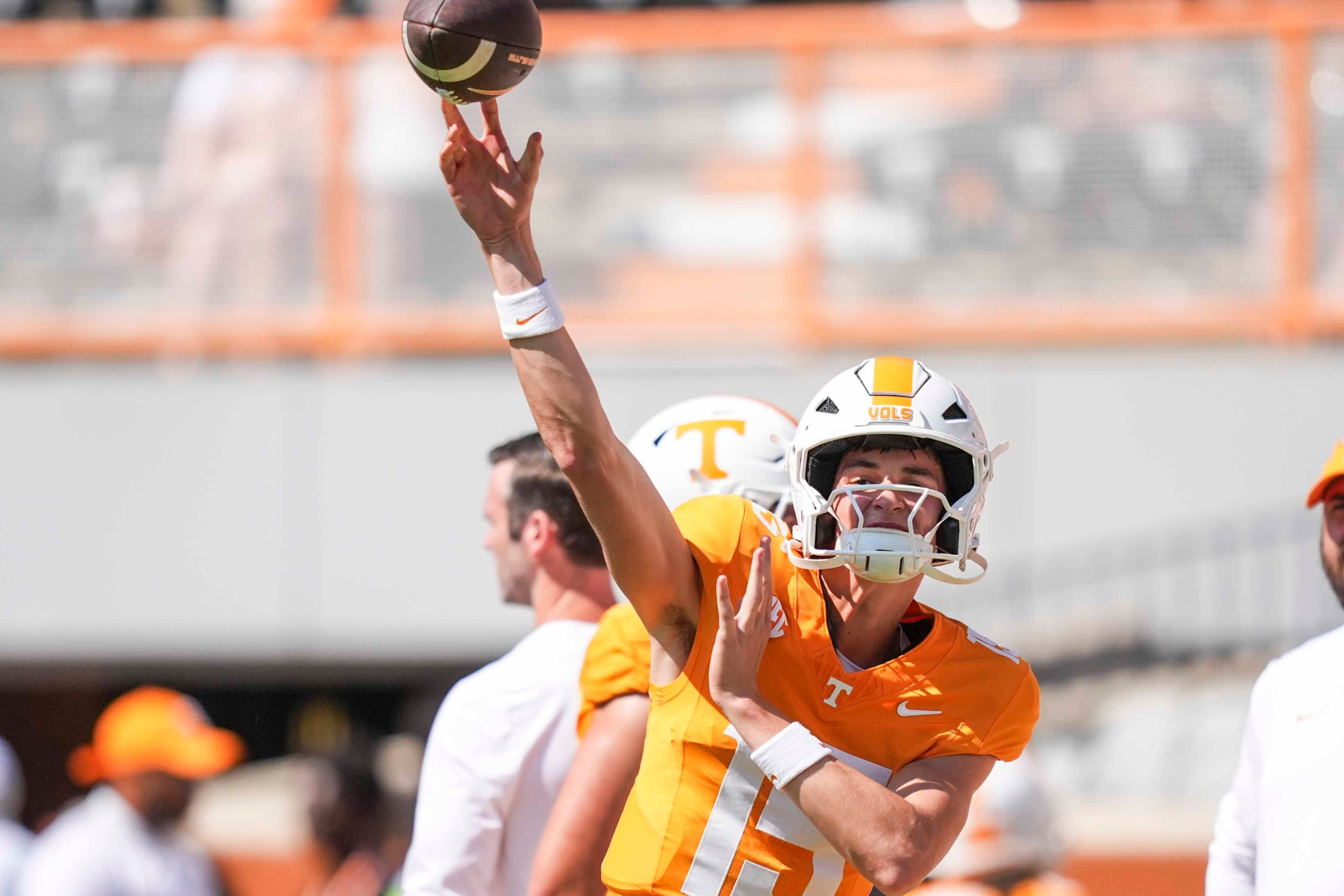 CFB Insider Updates Tennessee Volunteers Starting QB Battle